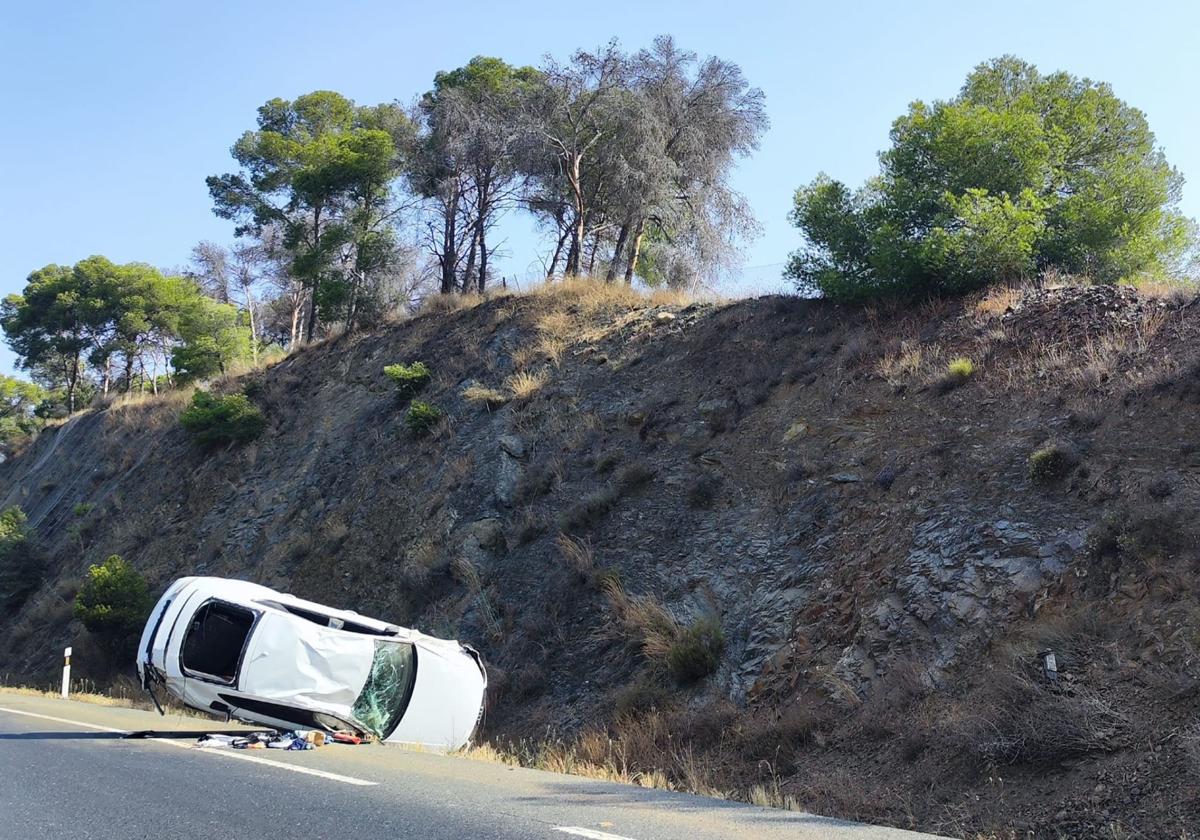 El vuelco de un coche en la cuneta provoca retenciones en la A-45 a su ...
