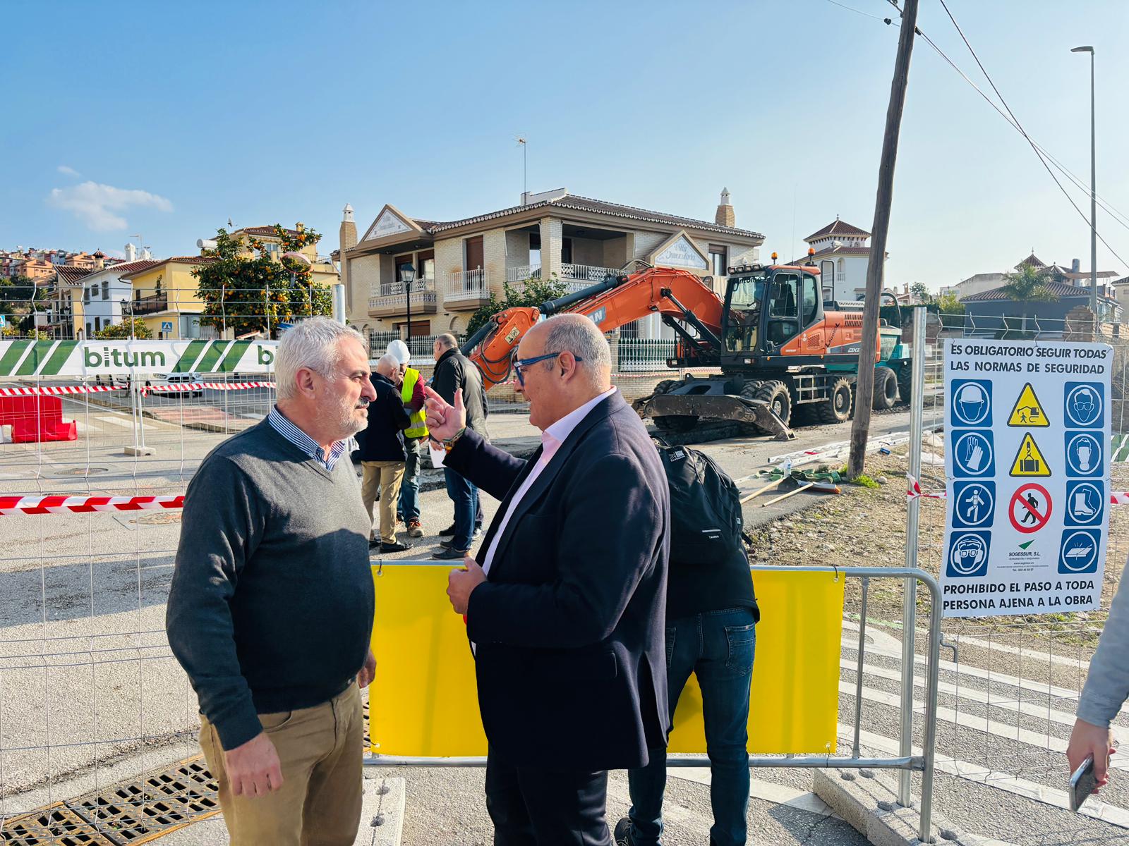 El alcalde de Vélez-Málaga, Jesús Lupiáñez, anuncia el inicio de las obras de la nueva rotonda ...